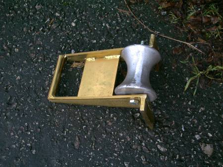 MANHOLE CABLE ROLLER, GUIDE DRAW ROPES CABLES, JOINT BOXES, CABLE DUCT ...