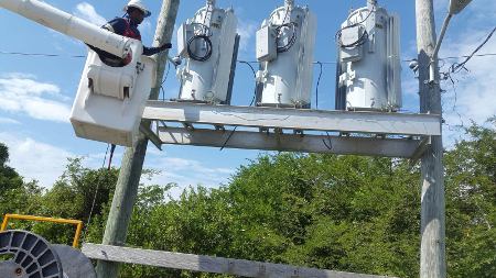 Installing Bank Of Medium Voltage Westinghouse Regulators To Overhead Line